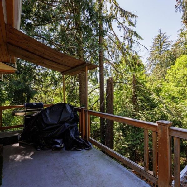 4602 Prospect Road, North Vancouver - Ralph Maglieri